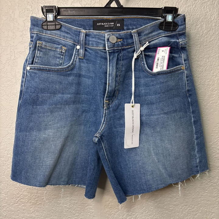 JUST BLACK WOMEN'S SHORTS XS – Twenty-Five Trading Co.